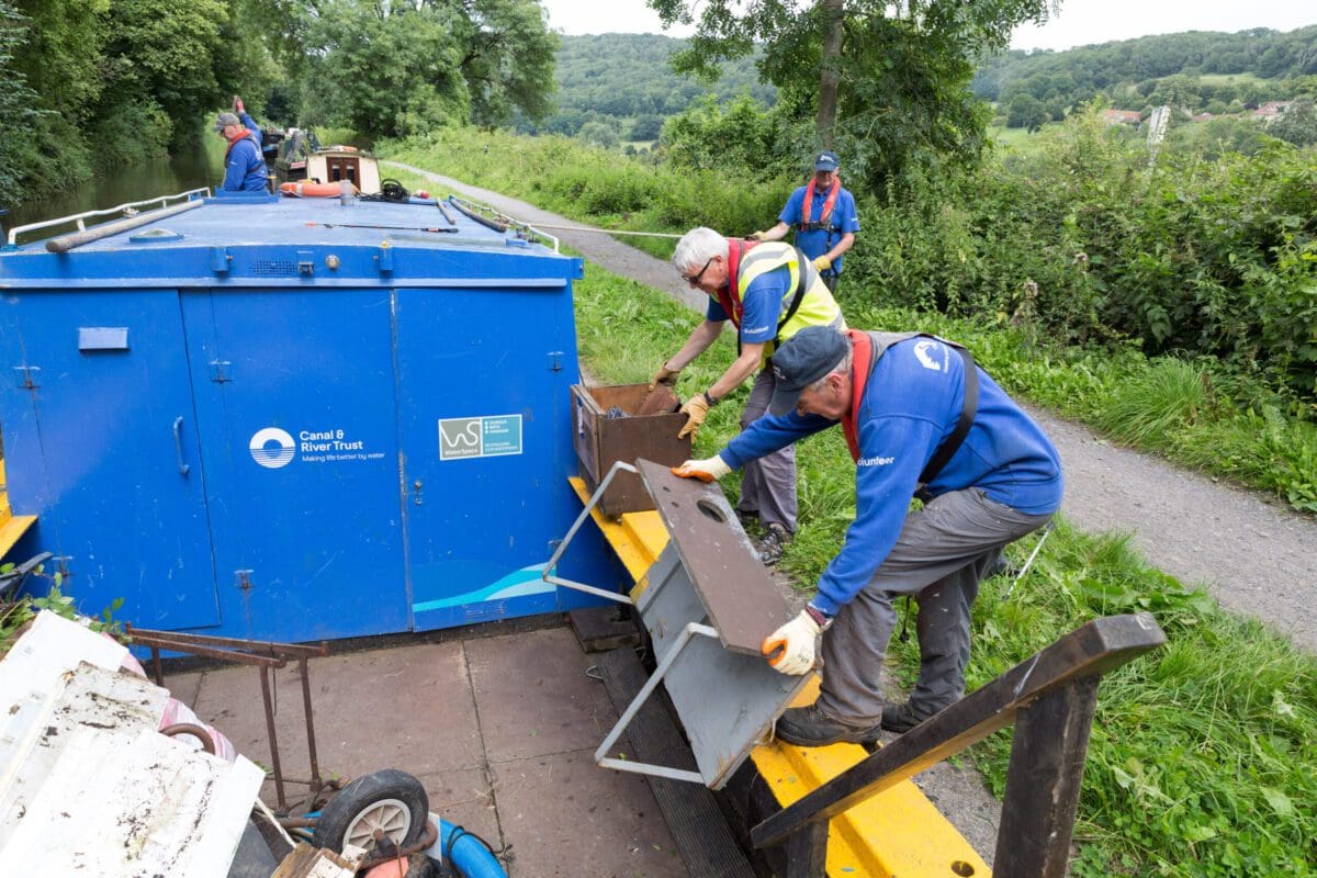 'Rubbish' boats launch - floating refuse collection is a first for the ...