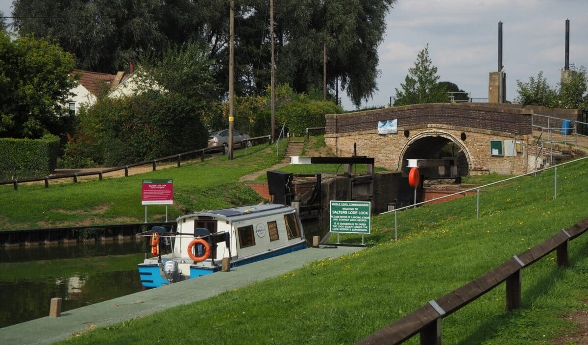 Lock closure cuts off boaters’ link to national canal network | Towpath ...