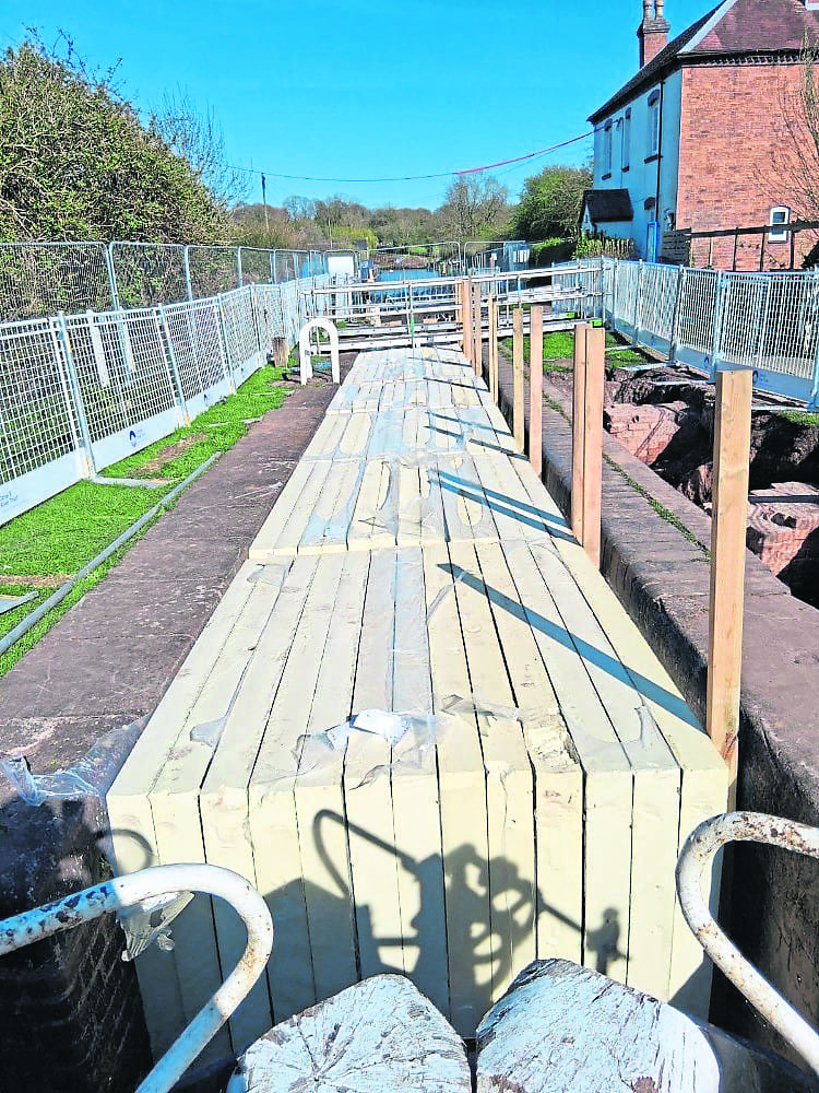 EMERGENCY REPAIRS keeps longest canal lock flight closed | Towpath Talk